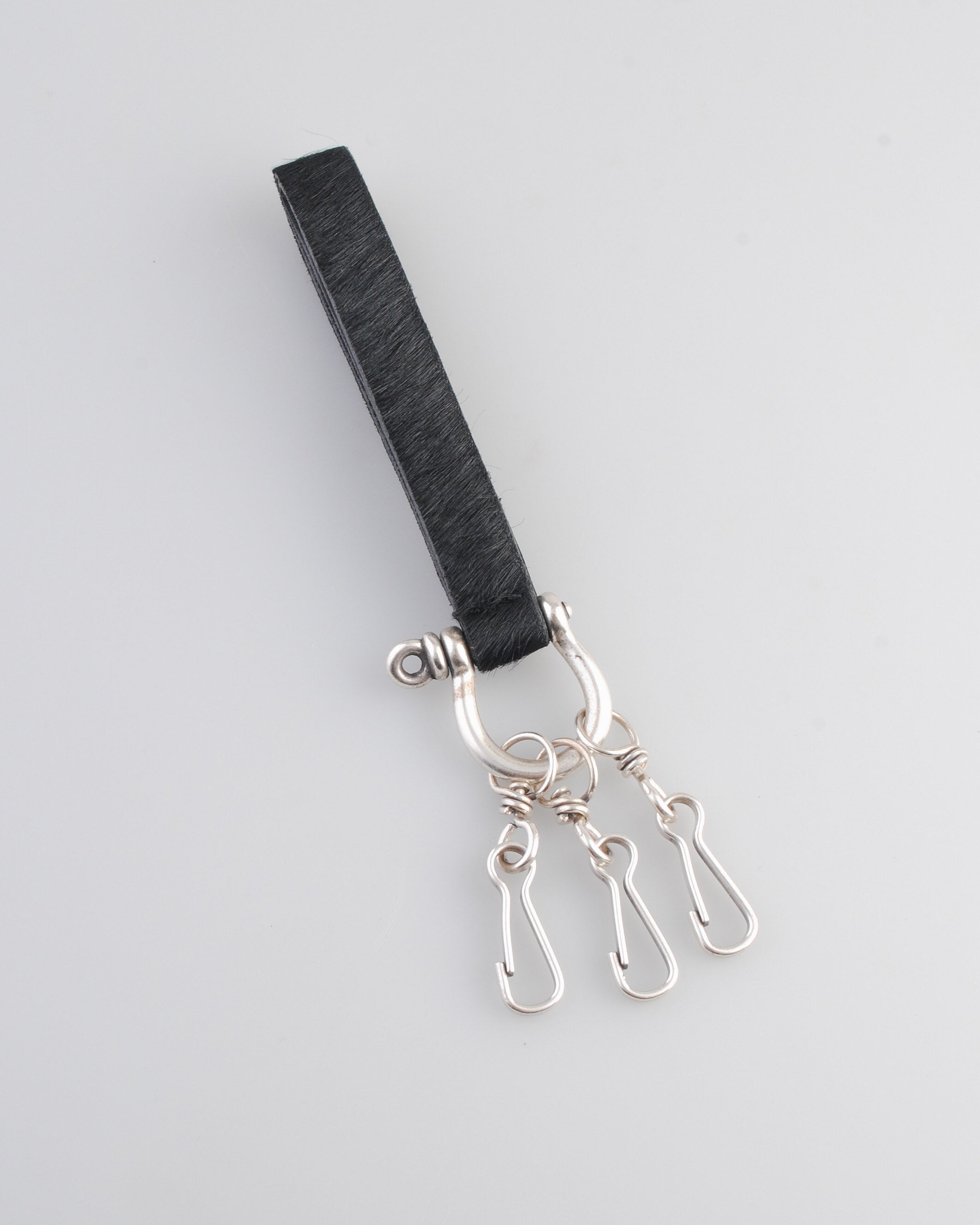 MOLEBO「M2463 - BLACK COW HAIR KEYCHAIN」 – SISTER